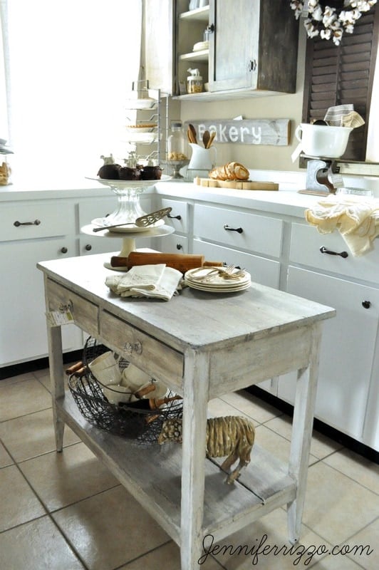Rustic kitchen with farmhosue flair - Jennifer Rizzo
