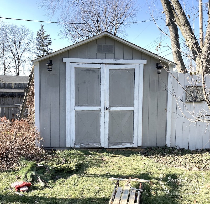 Cute She-Shed Holiday Makeover - Jennifer Rizzo
