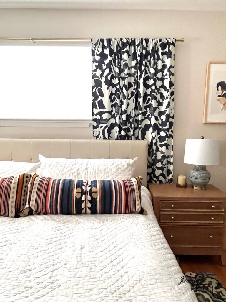 Small Space Decorating: How To Place A Bed In Front Of An Off-Set ...